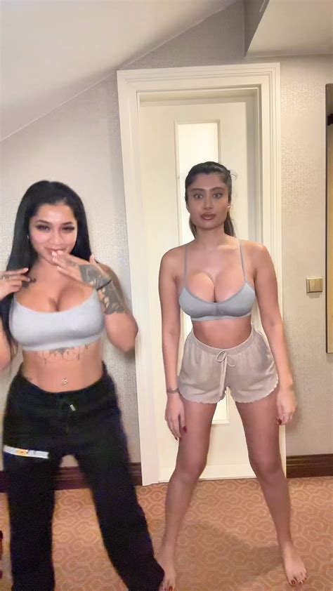 Yasmina Khan