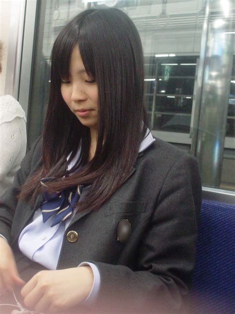 画像女子高生が電車内にいるときの緊張感www JKちゃんねる 女子高生画像サイト