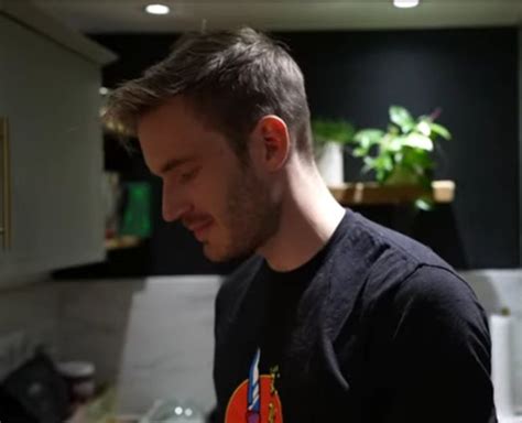 Pin By Trinity On Pewdiepie Felix Kjellberg Pewdiepie Felix Men
