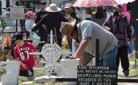 Por Día de Muertos familias de CdMx y Edomex visitan los panteones Telediario México
