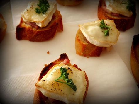 Toasts chauds au miel lardon et fromage de chèvre Feuilles de chou