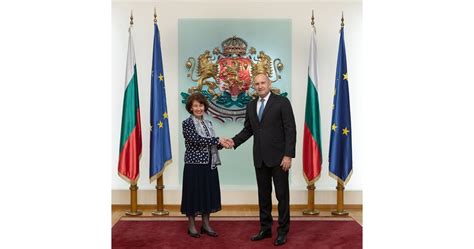 Северна Македония вика българския посланик заради липсващото знаме на срещата Радев Силяновска