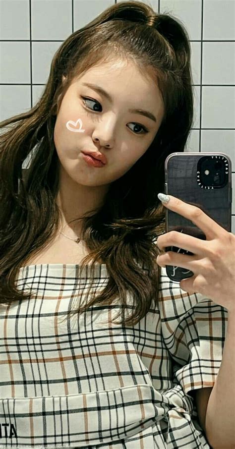 Pin Oleh Amanda Lucio Di ITZY Gaya Rambut Ekspresi Wajah Aktris