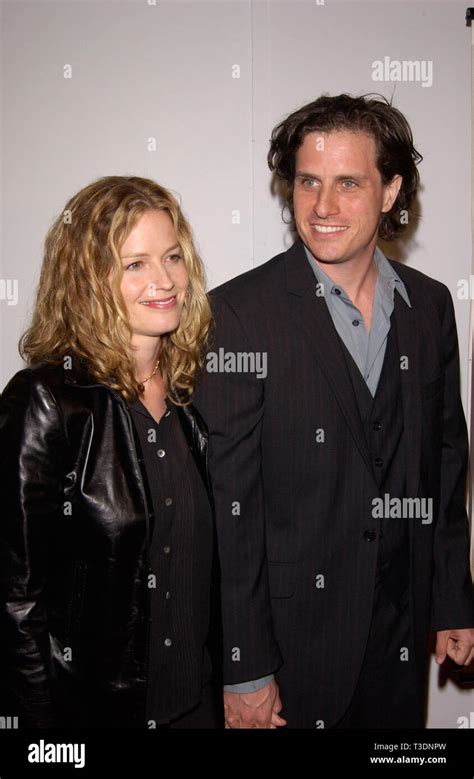 LOS ANGELES CA October 28 2001 Actress ELISABETH SHUE Husband