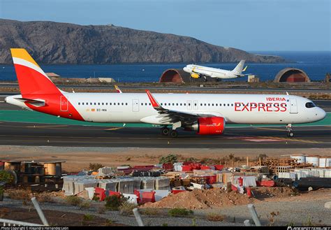 EC NIA Iberia Express Airbus A321 251NX Photo by Alejandro Hernández
