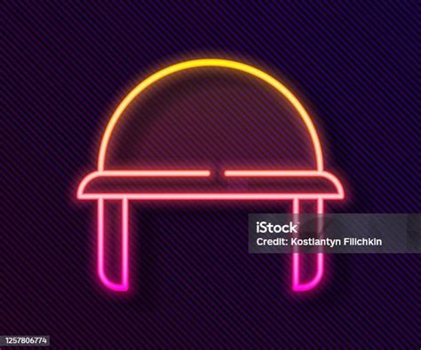 검은 색 배경에 고립 된 빛나는 네온 라인 군사 헬멧 아이콘 방어와 보호의 육군 모자 기호 보호 모자 벡터 강철에 대한 스톡 벡터 아트 및 기타 이미지 Istock