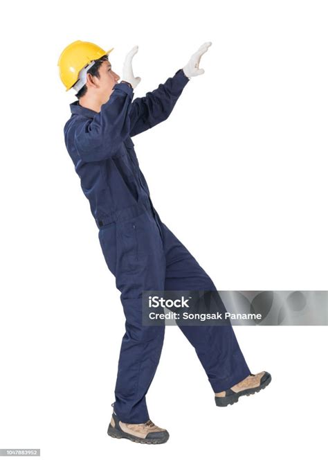 파란색 작업복 및 클리핑 경로와 유니폼에 Hardhat 노동자 건설 산업에 대한 스톡 사진 및 기타 이미지 건설 산업