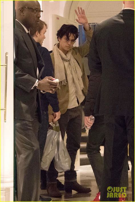 Photo Cole Sprouse Lili Reinhart Spotted Kissing In Paris 41 Photo