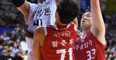 포토 오세근 두 명도 문제없어
