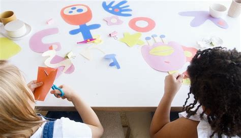 Des Fillettes De 6 Ans Senfuient De Lécole Pour Rendre Visite à Leur