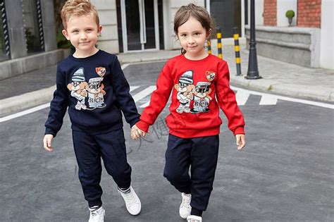 幼儿园园服幼儿园校服怎么穿好看？