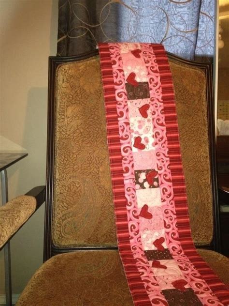 Cute Table Runner From A Quilty Kind Of Girl Table Runners Quilted Table Runner Longarm