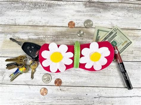 Barbie Inspired No Sew Daisy Sunglass Case