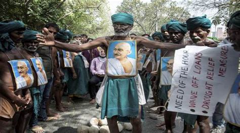 Protesting Tamil Nadu Farmers Strip In Front Of Pms Office India