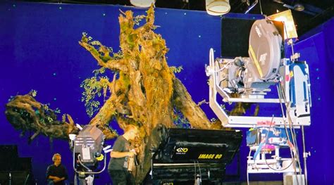 Watch 40 Min Slideshow Of Weta Workshop S Lord Of The Rings Days