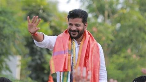 Revanth Reddy వైఎస్సార్ సెంటిమెంట్‌ లాగానే సీతక్క నియోజకవర్గం నుంచే