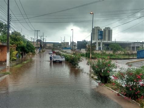 G1 Chuva Forte Provoca Alagamentos Em Ruas E Derruba árvore Em Natal