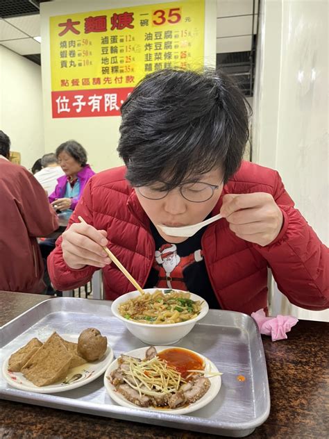 探訪民意飢腸轆轆 陳俞融不忘在地美食 地方 Nownews今日新聞
