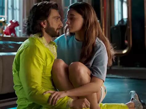 Ve Kamleya The New Track From Rocky Aur Rani Kii Prem Kahaani Is A