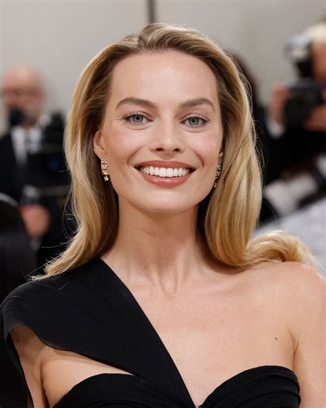 Margot Robbies Hair Evolution From A Brunette Lob To Barbie Blonde