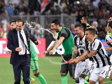 Allegri E La Juve Addio Dopo Cinque Scudetti Ma Senza Champions Il Sole Ore