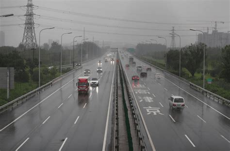 北京：今天下午仍有分散阵雨，明起降温明显京城天气气温