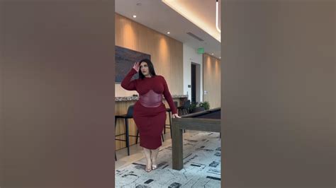 Jesenia Celebraty Curvy Fashion Model And Social Media Star Inspiring