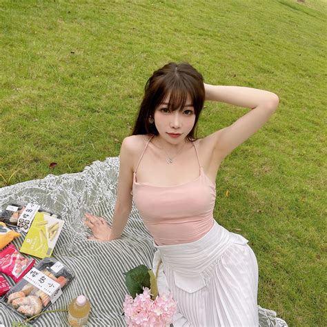 王荷晴 Christina Wang 好冷🥲好想賴在床上一整天 人像 人像攝影 外拍 外拍模特 Photography 清新 學生服 愛心 模特 人像拍攝 小清新