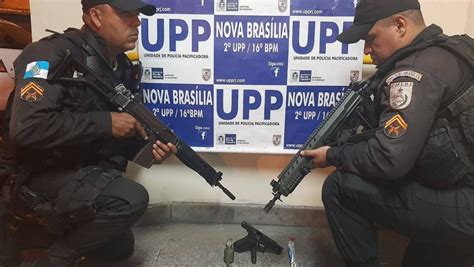 Tiroteio No Complexo Do Alemão Deixa Policial E Suspeito Feridos