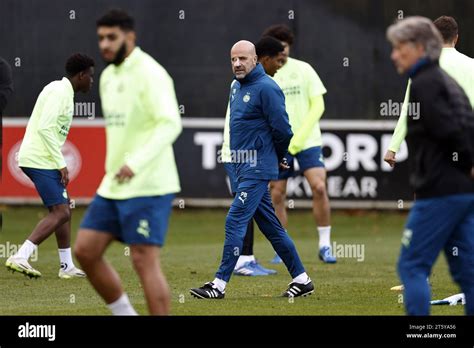 Eindhoven Psv Eindhoven Coach Peter Bosz During The Md 1 Training