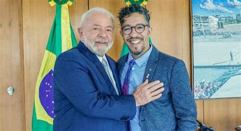 Nova boquinha para Jean Wyllys na Esplanada vai para a geladeira Diário do Poder