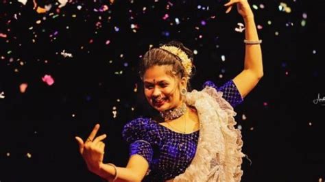 गौतमी पाटीलची लावणी वादात का कोण आहे गौतमी Bbc News मराठी