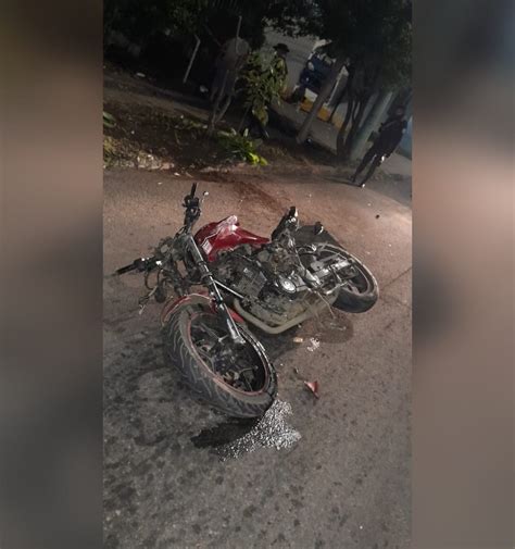Motociclista Muere Al Impactar Contra Un Poste De Concreto En La Pista