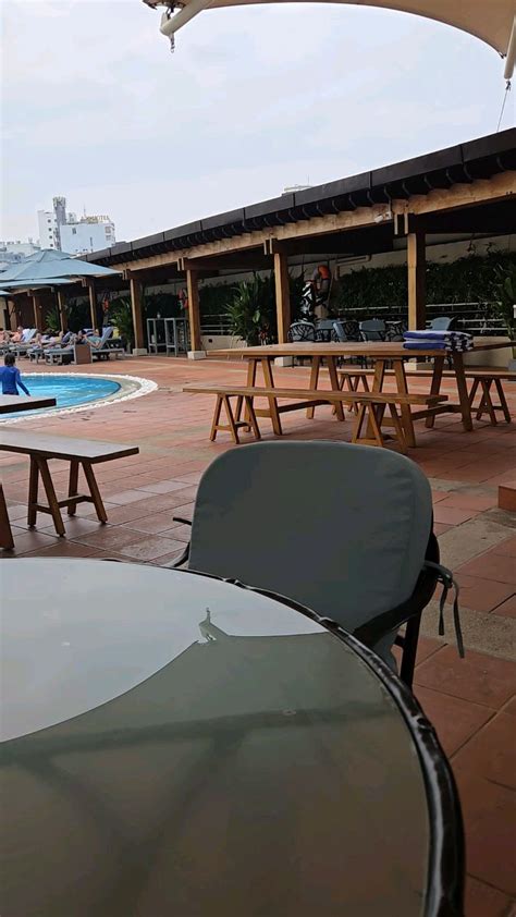 오늘은 여유롭게 아침에 책보고 2시간 스파받고 오렌지쥬스중 25년도 멋지게 지내보자 27년도엔 화장품공장을베트남