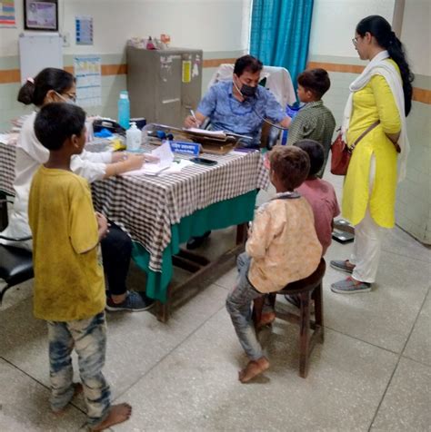 भिक्षावृत्ति उन्मूलन कार्यक्रम के तहत विभिन्न संस्थाओं की टीम ने नटराज