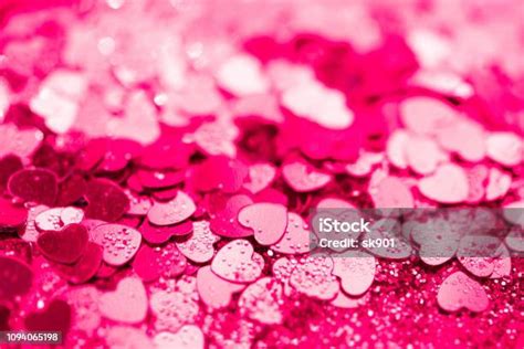 레드 하트 색종이 텍스처 해피 발렌타인 데이 배경입니다 0명에 대한 스톡 사진 및 기타 이미지 0명 2월 금 금속 Istock