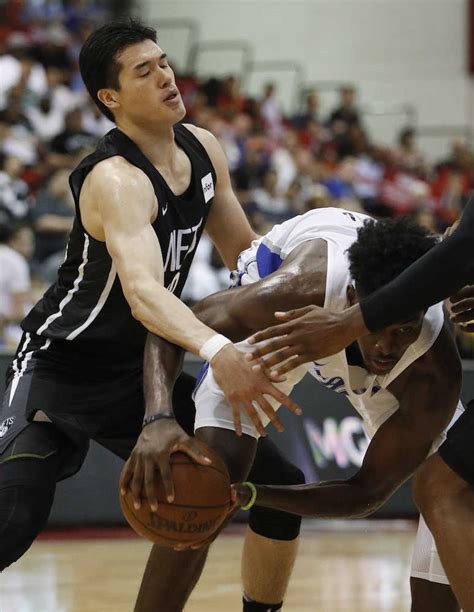 マジックのアイザックをマークするネッツの渡辺（ap） ― スポニチ Sponichi Annex スポーツ