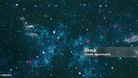 深空高清星場背景星空外太空背景紋理五顏六色的星空外太空背景 照片檔及更多 人 照片 人 健保和醫療 外太空 Istock