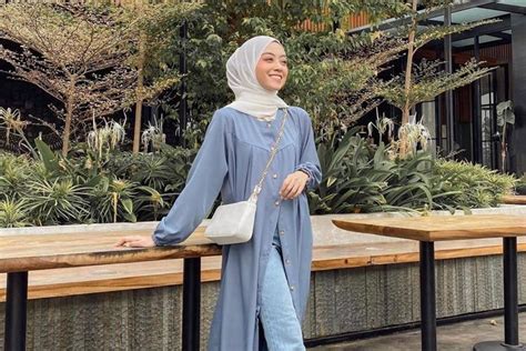 Inspirasi Padu Padan Tunik Dan Celana Jeans Untuk Hijabers