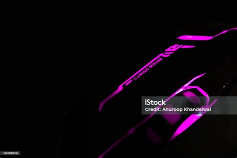 Rgb Warna Ungu Gaming Mouse Gelap Latar Belakang Wallpaper Hitam Foto