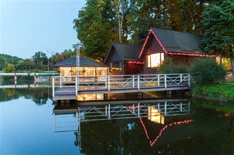 На вулиці стало Готельно ресторанний комплекс Божедар Facebook