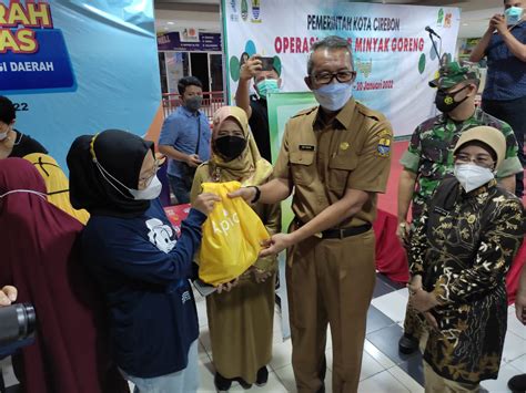 25 Ribu Liter Minyak Goreng Digelontorkan Dalam Operasi Pasar Di Kota