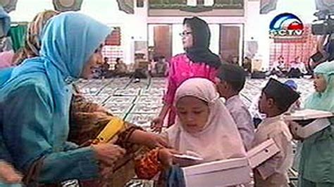 Artis Arafah Membagi Kasih Di Bulan Ramadan Showbiz