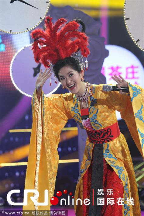 大咖秀 谢娜变身女儿国国王 王祖蓝踩高跷逆天模仿姚明 音乐频道 凤凰网