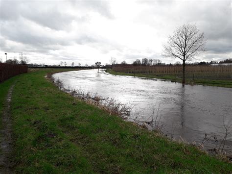 Oei Oei Wat Staat Het Water Hoog Wandelen Zundert Breda
