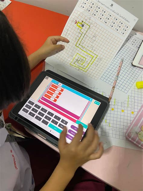 🖥coding อีกหนึ่งทักษะสำคัญ สำหรับเด็กยุค 40 สาวๆ โรงเรียนวัฒนาวิทยาลัย กำลังแก้โจทย์ Coding ทาง