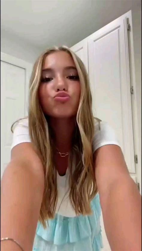 Funcams Girls 🐬🏖 Snap Dance Dance Poses Preppy Outfit