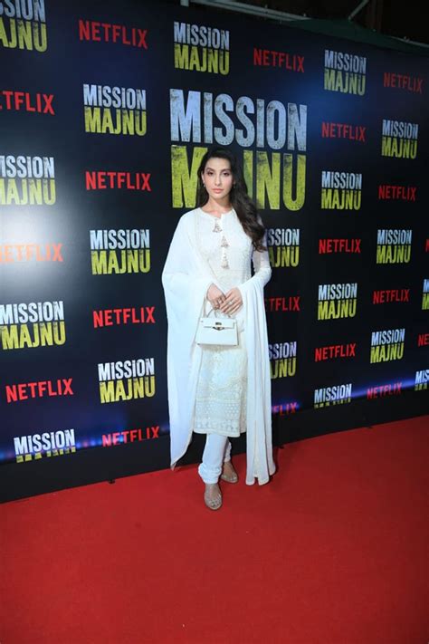 Pics Kiara Advani Cheers For Sidharth Malhotra At Mission Majnu Screening
