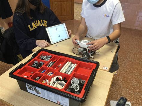 El Alumnado De 2º De Eso Experimenta Con La Robótica Colegio La Salle