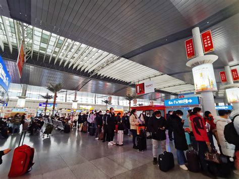 春运首日天津交通一线见闻保障旅客工作